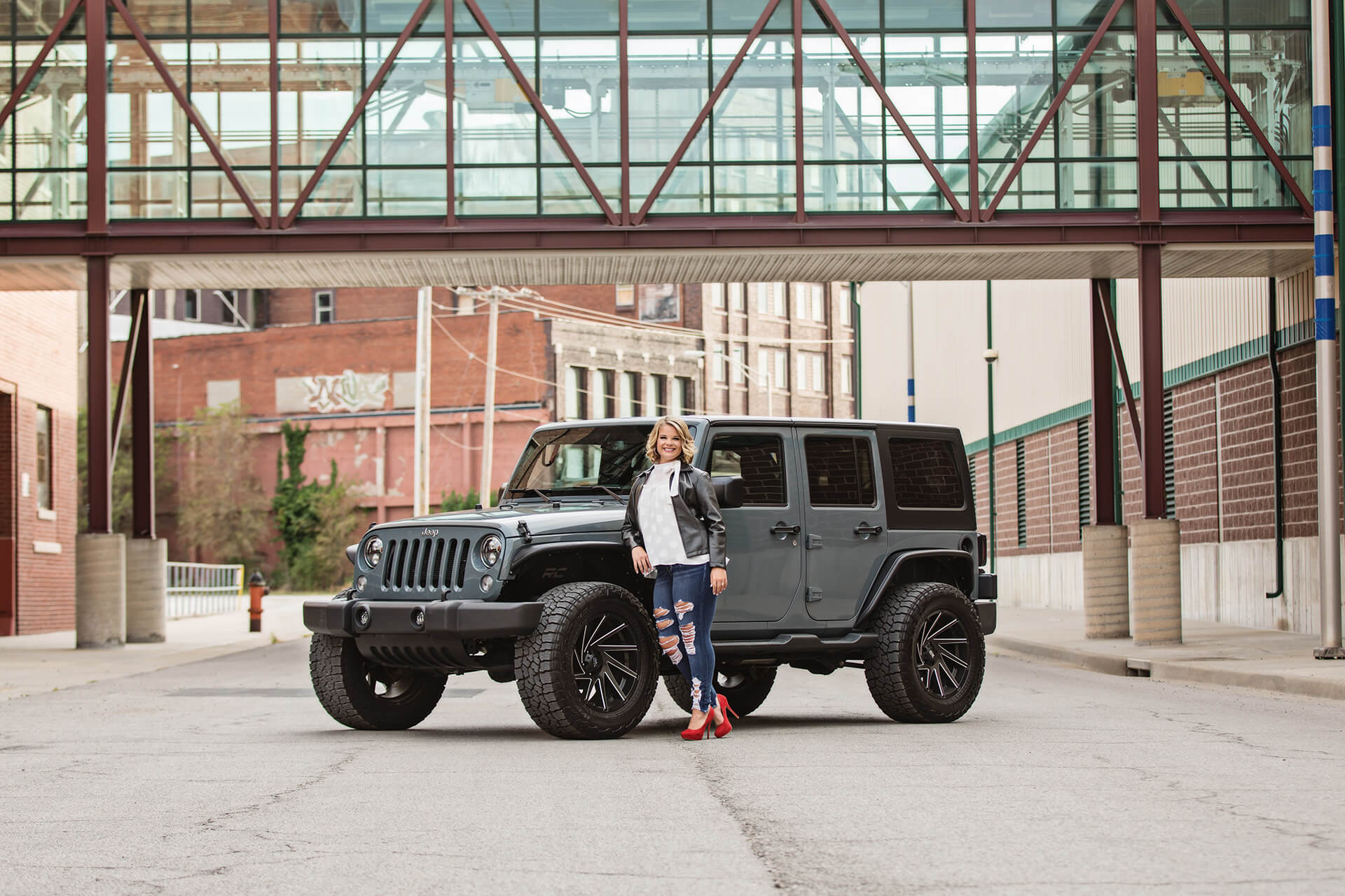 mallory-kansas-city-senior-portraits-jeep | Maxxum Photography